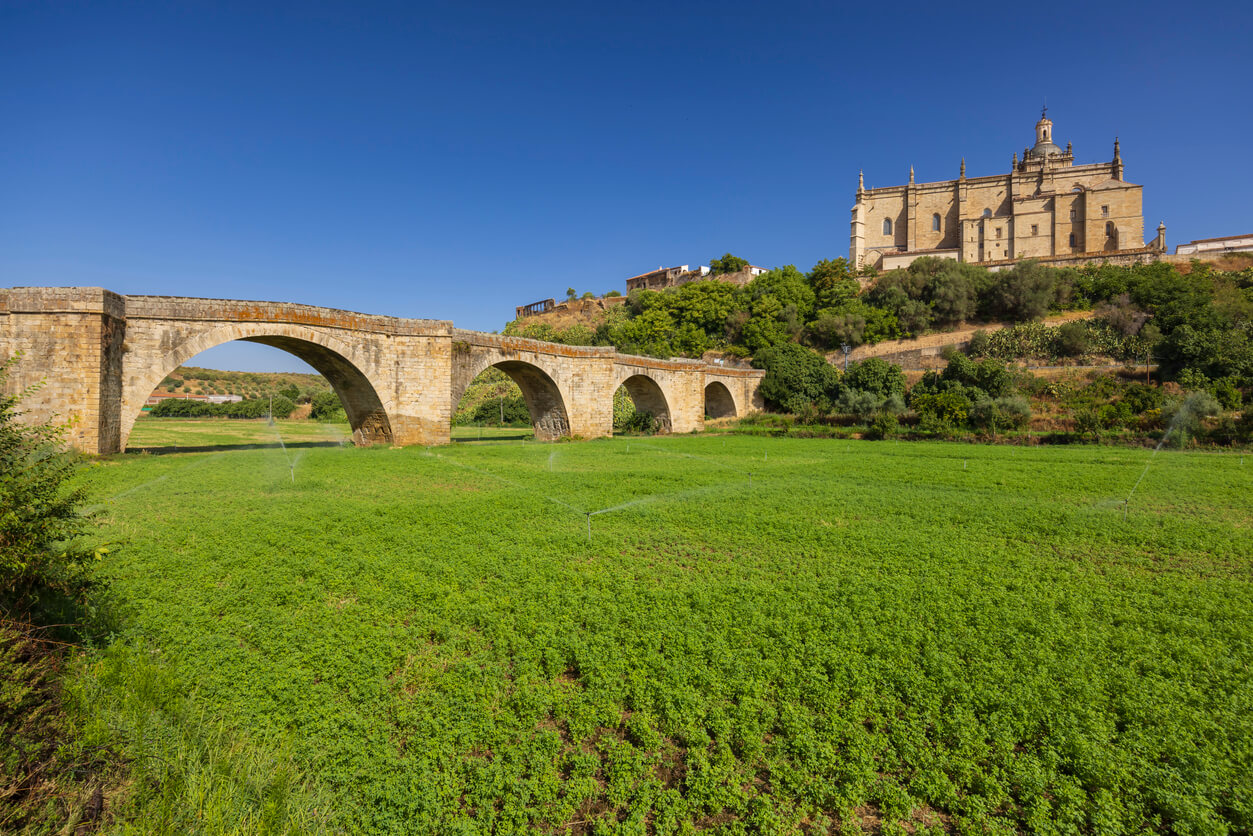 Descubre Coria y su muralla romana - Mi Viaje