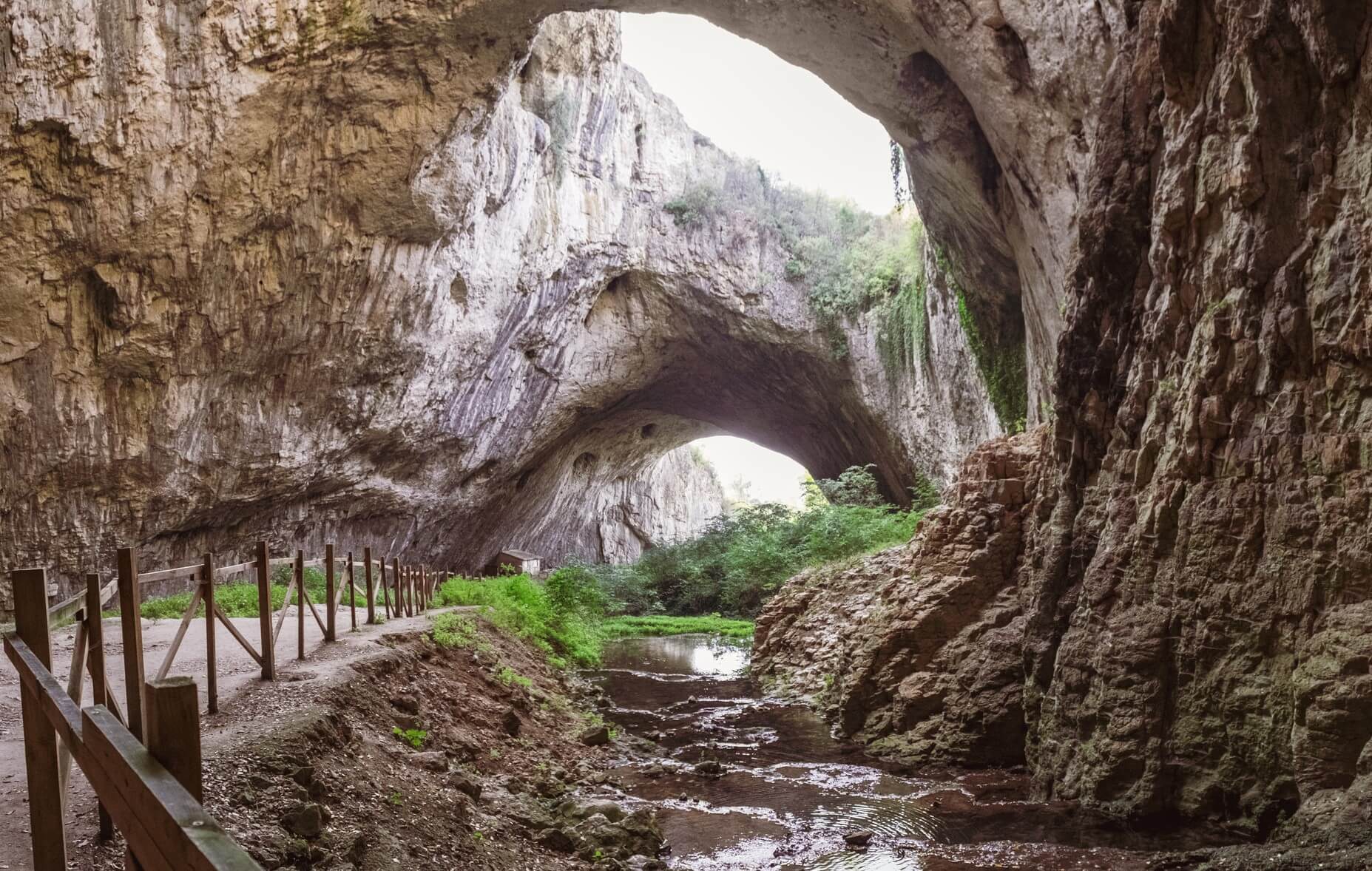 La espectacular cueva Devetashka en Bulgaria - Mi Viaje